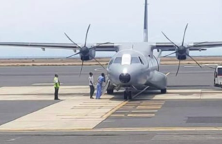 [MBËK MI] Un avion de l’armée ramène les 37 rescapés d’une pirogue ...